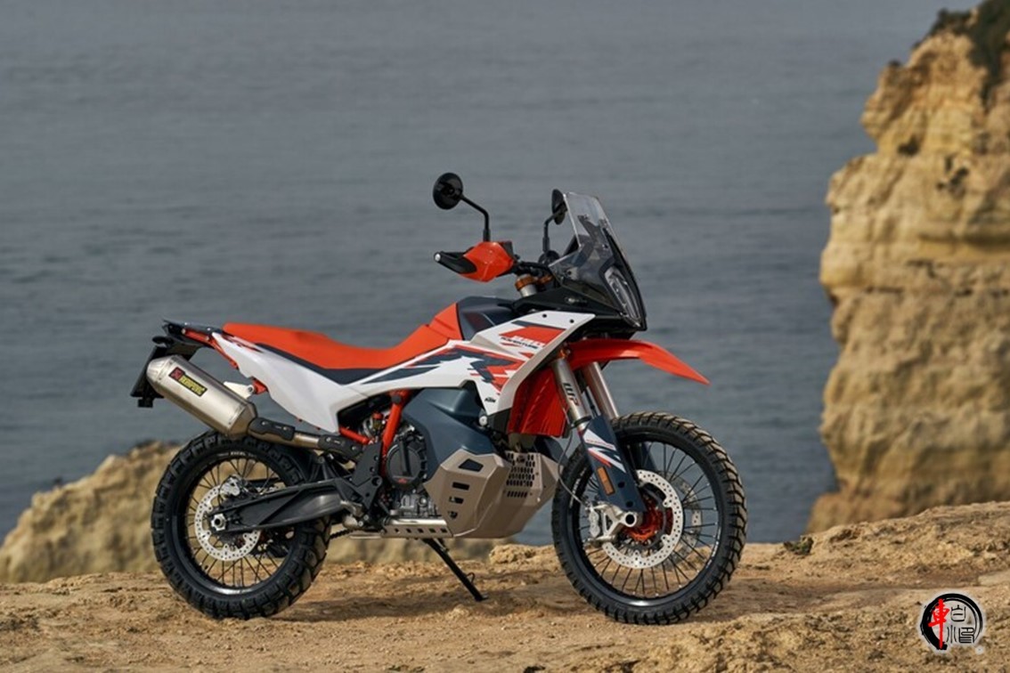 全新涂装+智能配置，KTM 890 ADV R家族硬派代表，售价12.98万元