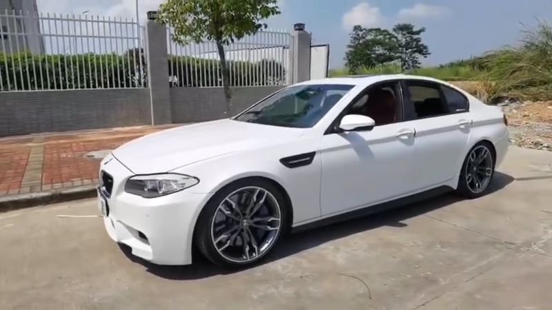 15年宝马M5 4.4T双涡‎轮‎ 白色红内 V8 580匹马‎力‎,汽车,车评,好看视频