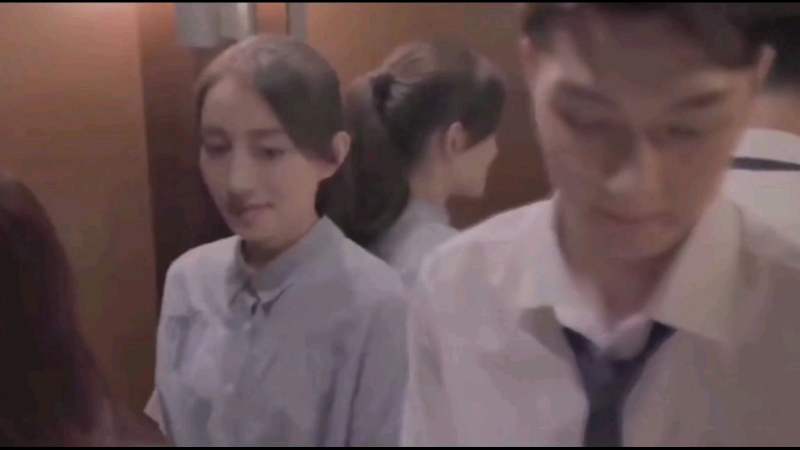 男女主电梯真实演绎 假随意,真舌吻”,单身狗慎看!影视爱情片好看视频
