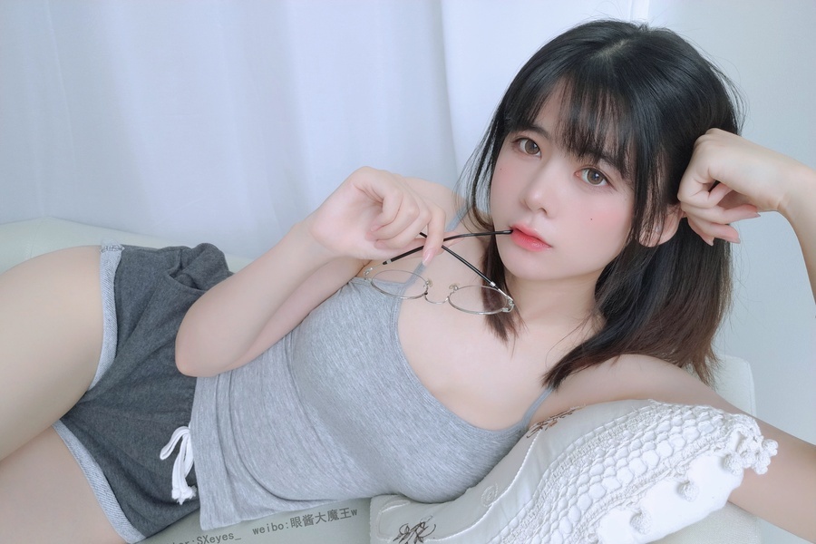 眼酱大魔王w图片合集汇总，眼酱大魔王w小学妹如此可爱 – mm131美女图片