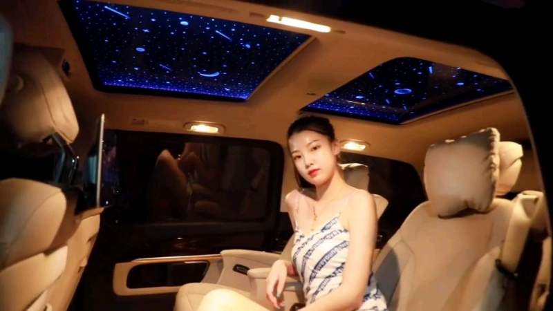 奔驰V260双天窗，加装星空天窗柔性液晶屏，这效果迷倒一片！,汽车,汽车改装,好看视频
