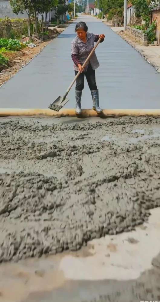 施工现场 修路 谁能想到 农村生活 boo荒诞视频,三农,农民工,好看视频