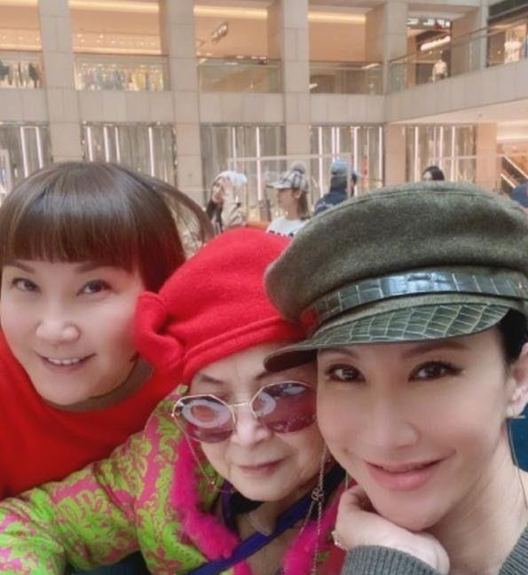 李玟自杀细节曝光：浴室指甲刀割腕，最后一刻冲出浴室痛哭想活！