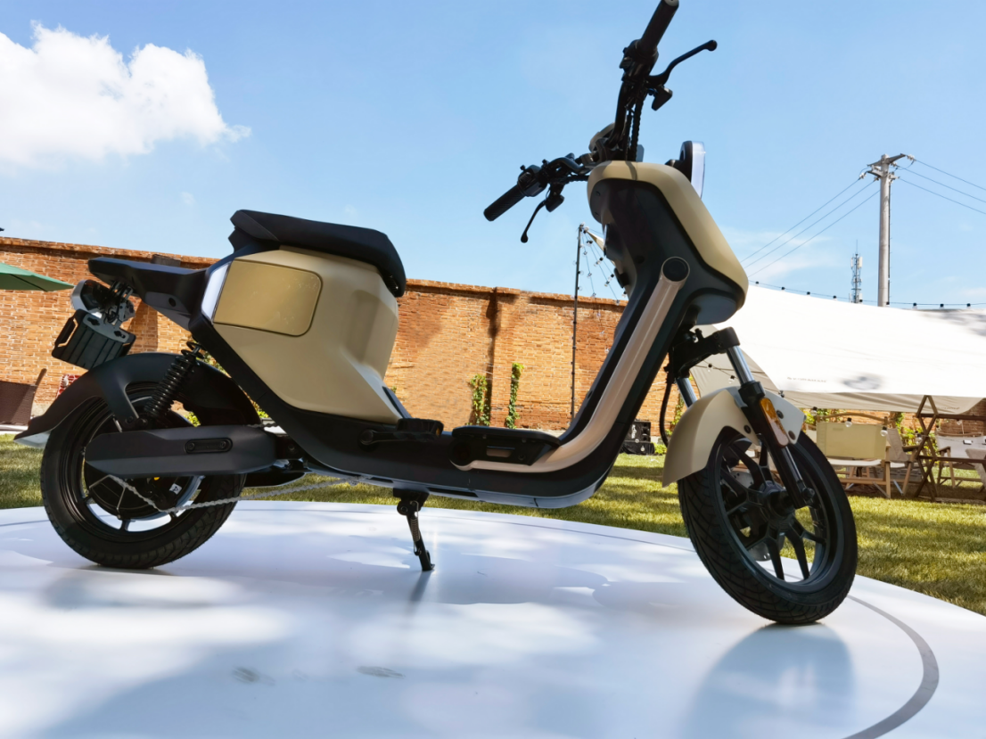 小牛电动新品“开挂”！全新UQi+玩法又多又安全，售价仅需5299起-有驾