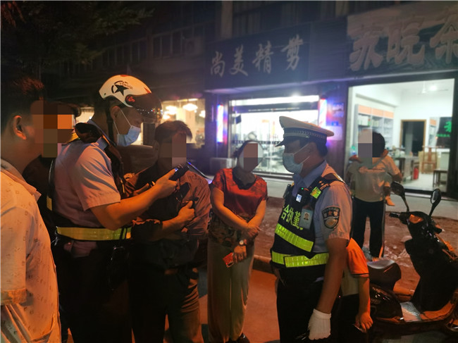 坑哥!弟弟酒驾被查,竟谎报哥哥姓名
