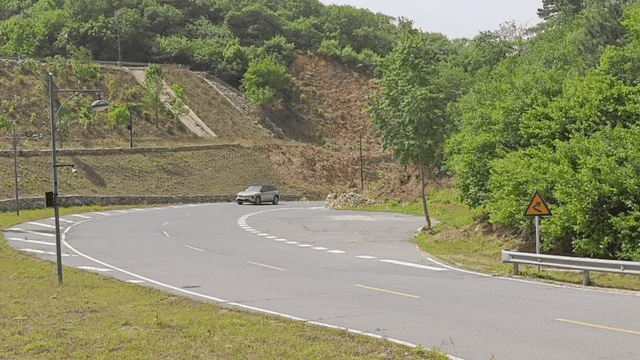 各单位注意：蔚来新ES6上山了！