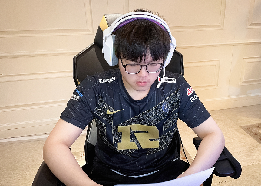 Bin拿下LPL春决冠军及FMVP！阿乐微博却惨遭嘲讽：兄弟你什么冠军