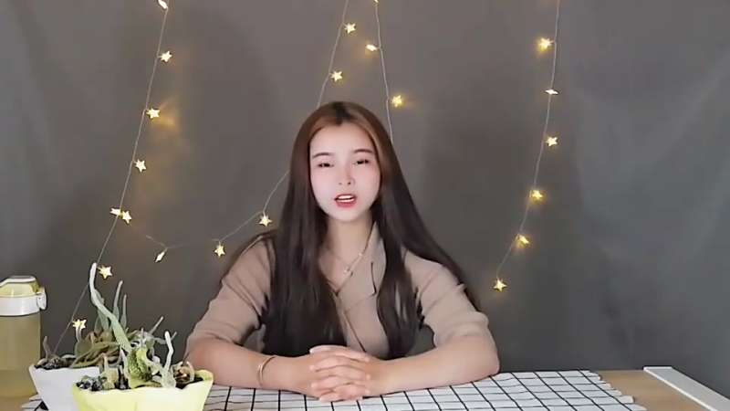 两性交往，为什么男人都喜欢娇小的女人，其实是有道理的情感两性好看视频