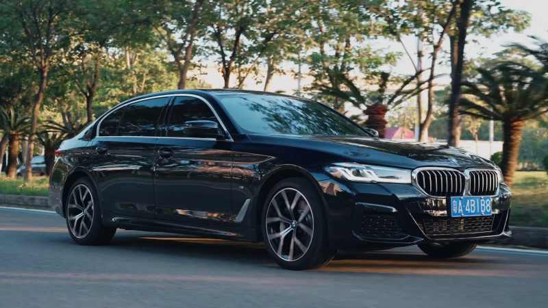 宝马530与奔驰E300L：豪华轿车选购指南,汽车,评测导购,好看视频