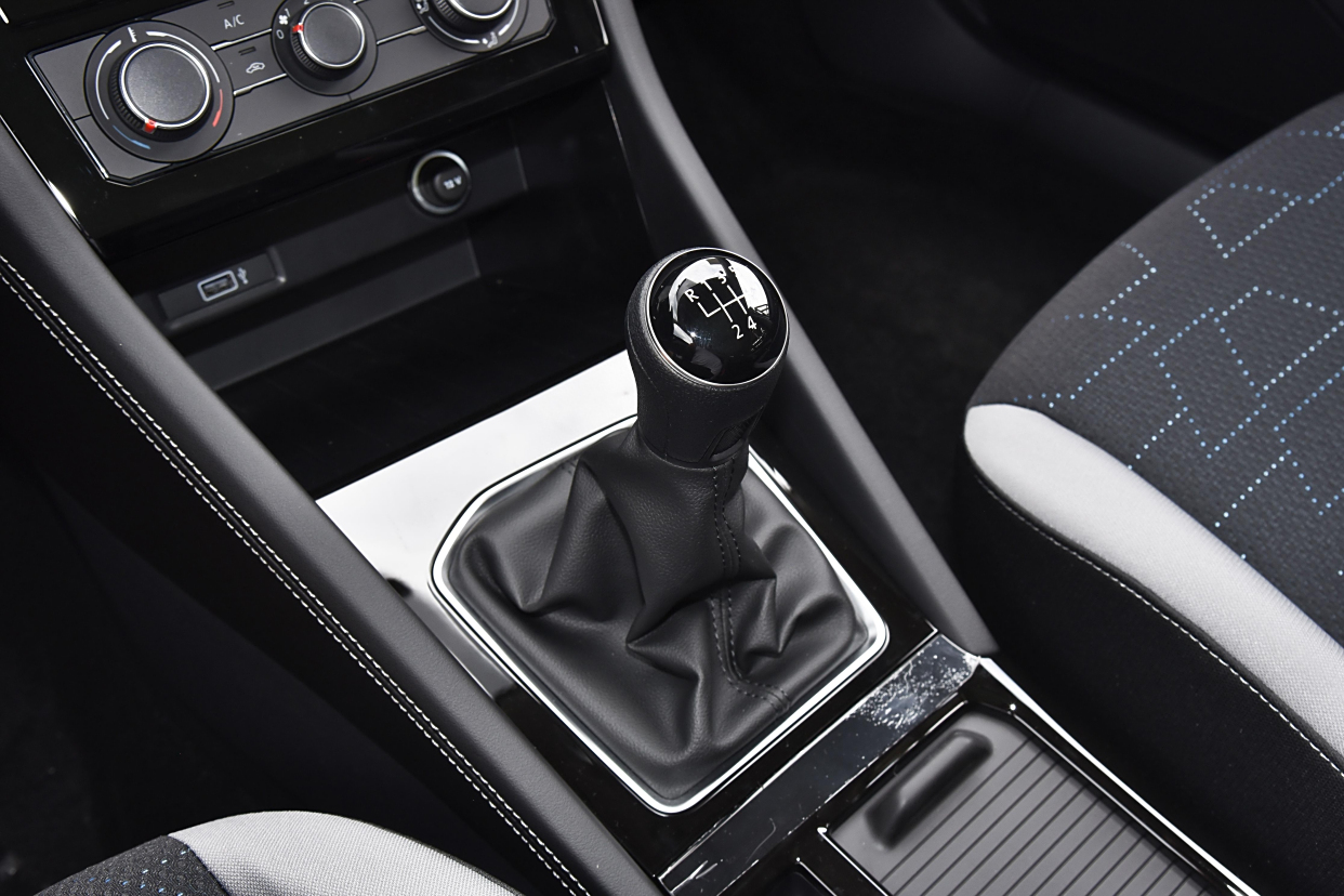 捷达VS7：售10.59万，中型SUV，配1.4T+5MT变速箱，三大件可靠-有驾