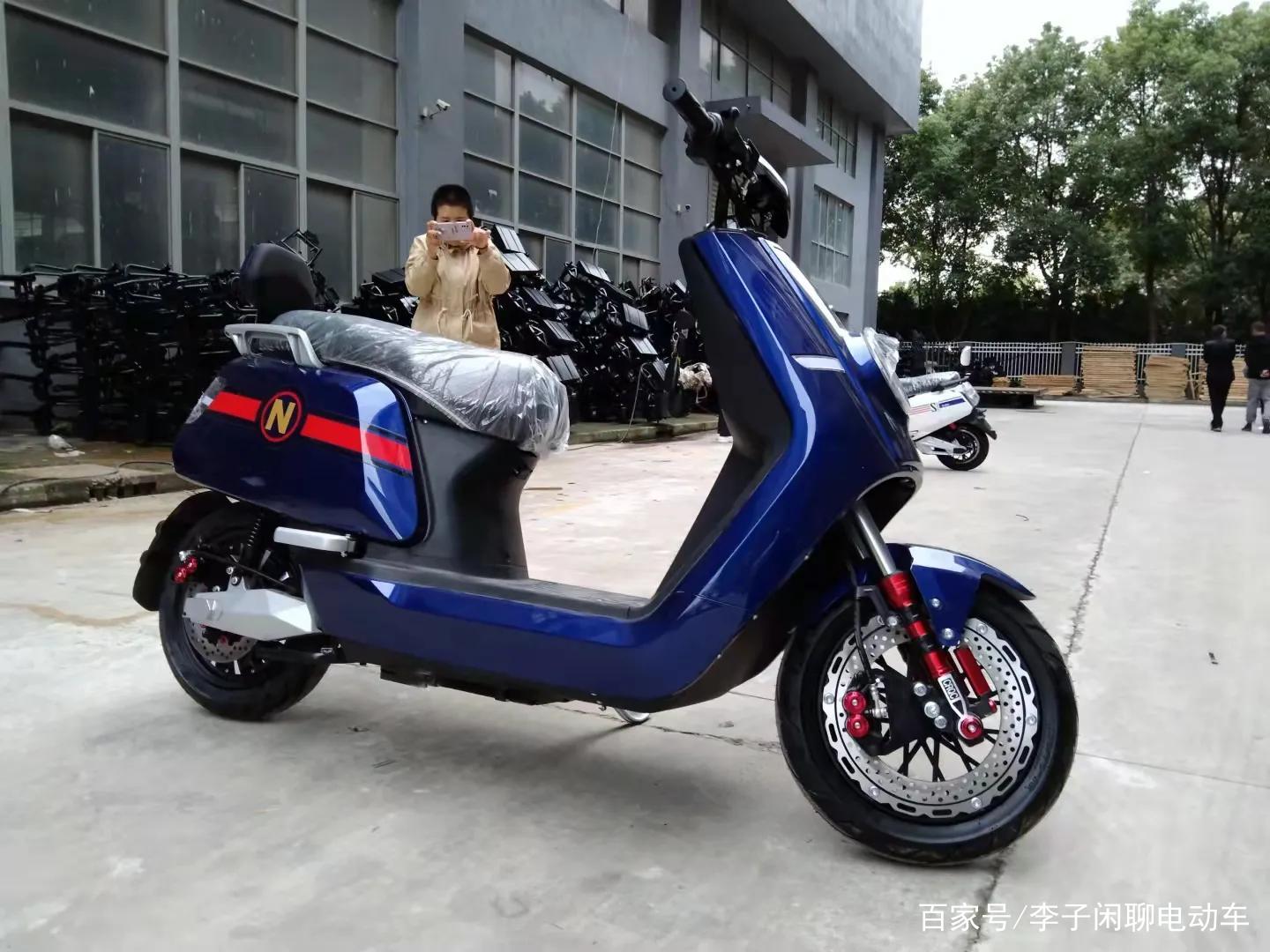 高速版N12，载2000W12寸电机，时速80码，最大续航200公里-有驾