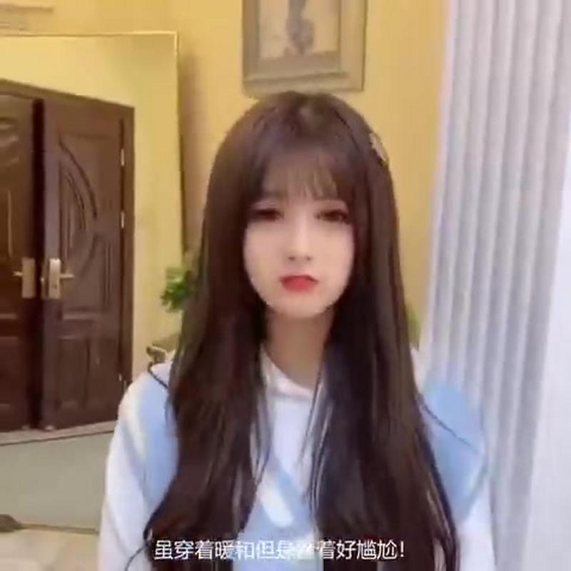 搞笑：男生穿裤袜体验如何？美女送哥哥连体裤袜，虽穿着暖和但是看着好尴尬！搞笑恶搞整蛊好看视频