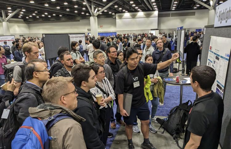 CVPR现场直击｜1.2万人涌入的AI顶会，华人主导的最佳论文，和彻底被“Sora”改造的CV