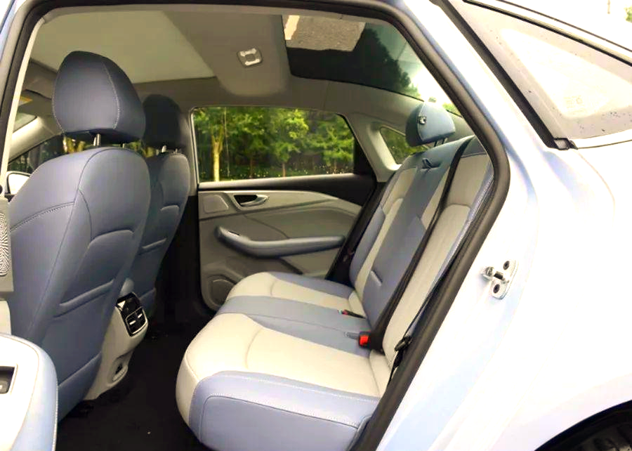 荣威R ER6上市，三款车型你选哪款-有驾