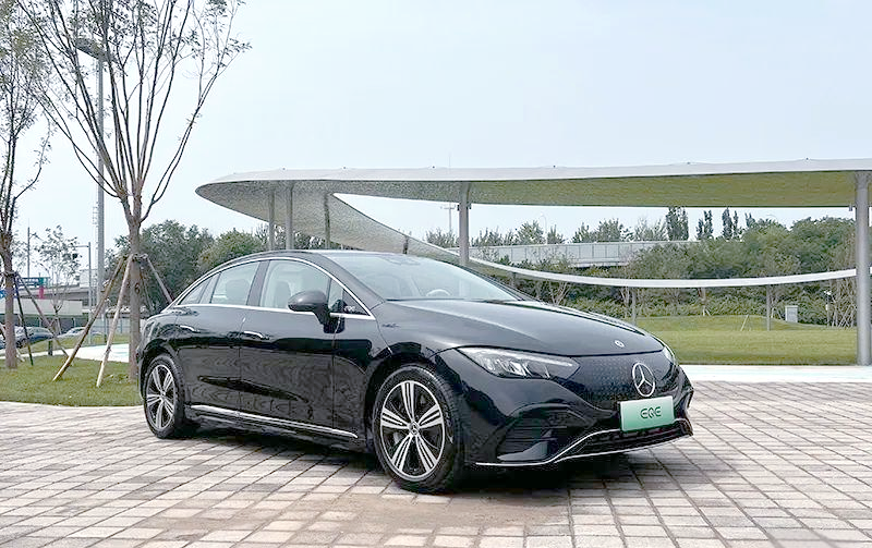 全新奔驰EQE 350上市，售价52.8万-58.5万元，开启电动驾乘新篇章