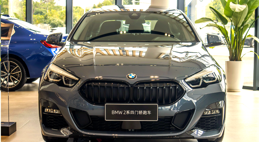 宝马2系四门轿跑车M235L全新上市，售价36.39万，2.0T动力5秒破百-有驾
