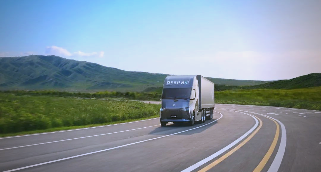 DeepWay深向新能源重卡交付势头强劲，单一车型成就行业佳绩-有驾