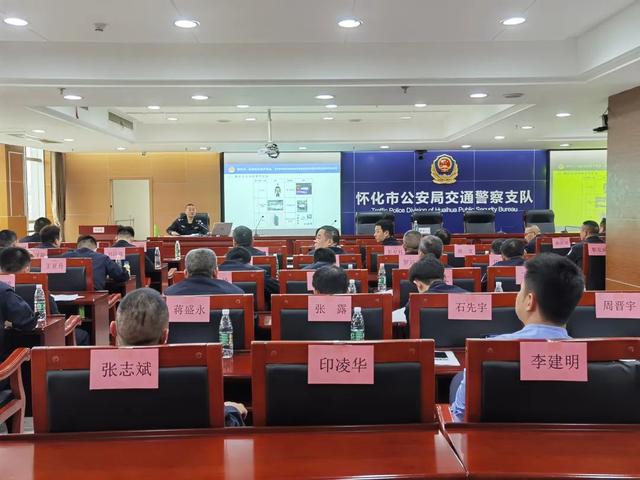 「1038」怀化交警开展查处酒驾醉驾及交通事故现场安全防护培训演练
