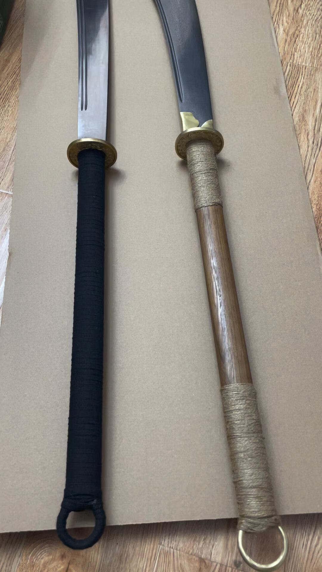 两把朴刀对比，一把平民一把有点小贵-度小视