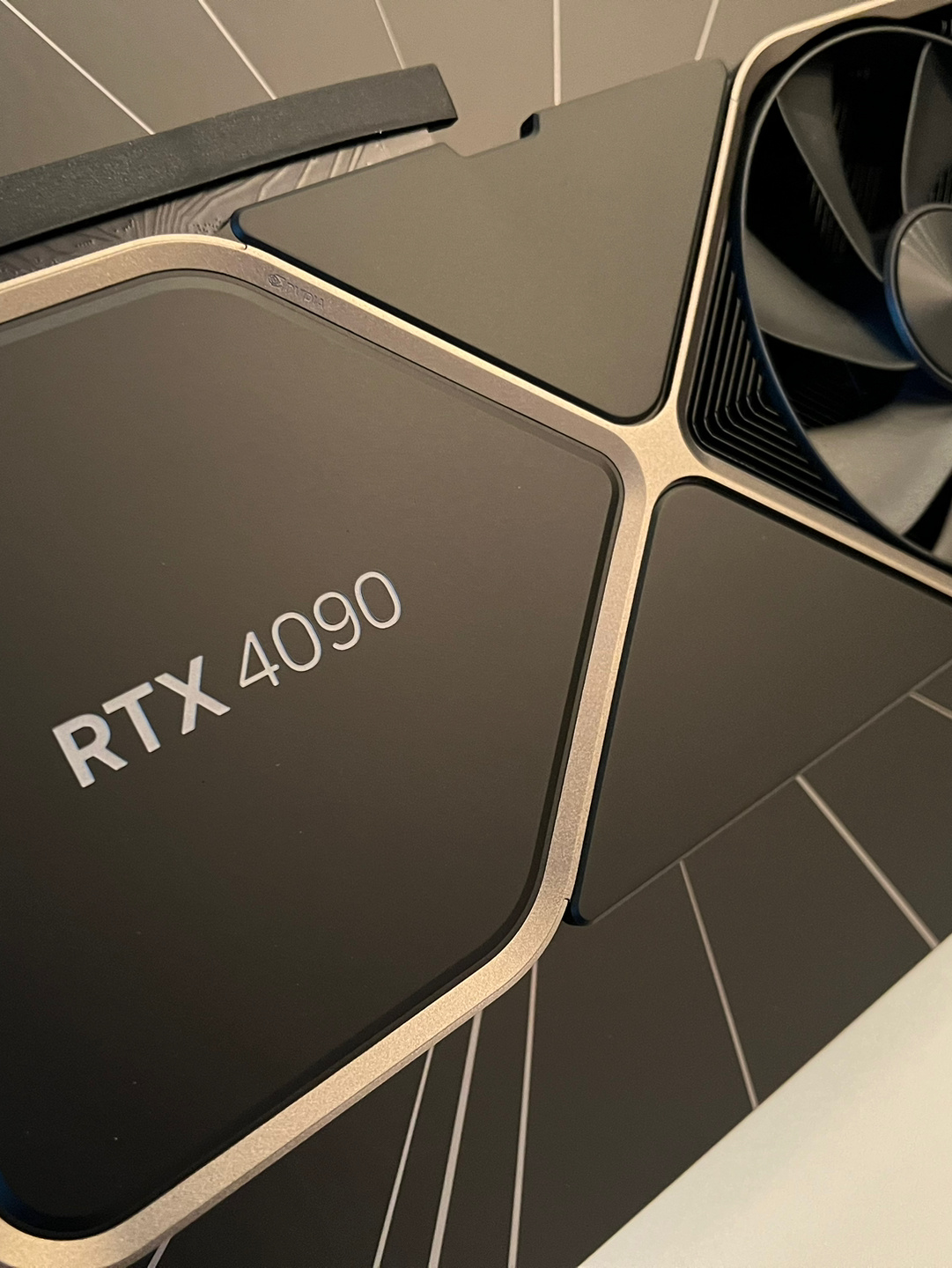 原价抢到了京东的公版RTX4090开箱-度小视