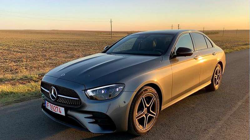 奔驰新款E级实拍！下周五国产开售，尺寸超奥迪A6L，搭1.5T或2.0T,汽车,车评,好看视频