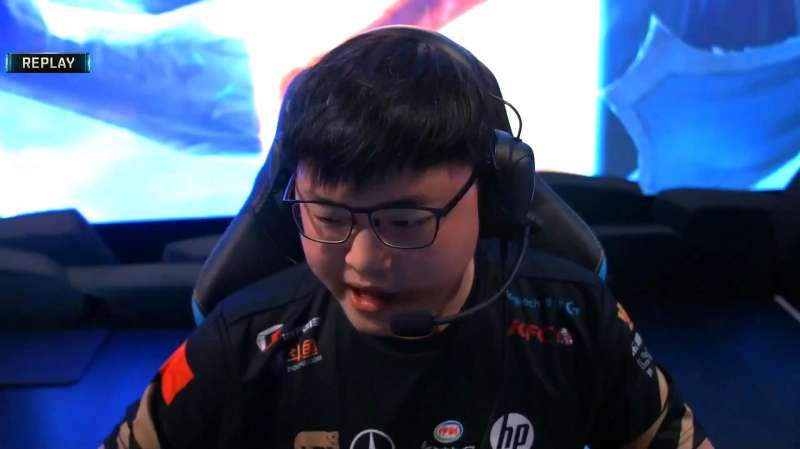 UZI自负没捡到灯笼送出一血！RNG vs G2第五局！,游戏,moba游戏,好看视频