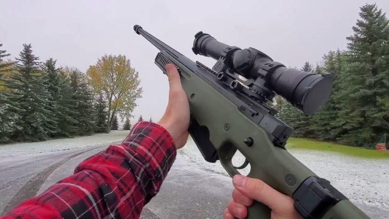 AWM狙击步枪，拥有极高的知名度与口碑，威力仅次于.50巴雷特,军事,武器装备,好看视频