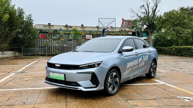 试驾帝豪L HiP冠军版，综合续航超1300km，动力强劲且底盘舒适,汽车,新能源,好看视频