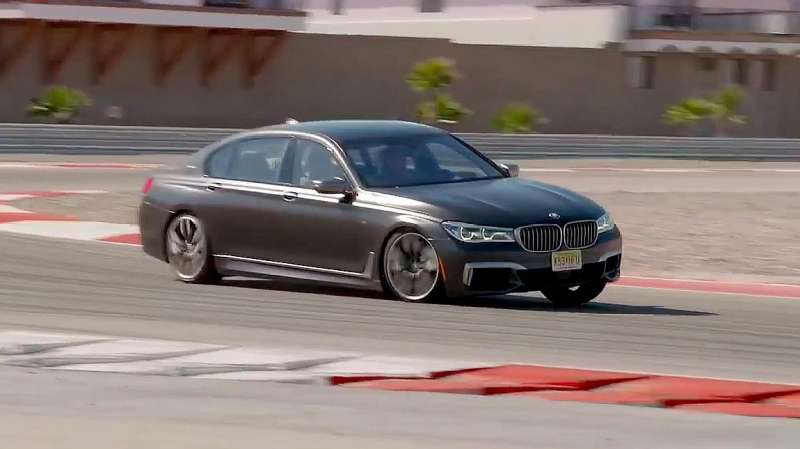 Cars01字幕组丨坐宝马M760i跑赛道是什么体验？,汽车,车评,好看视频