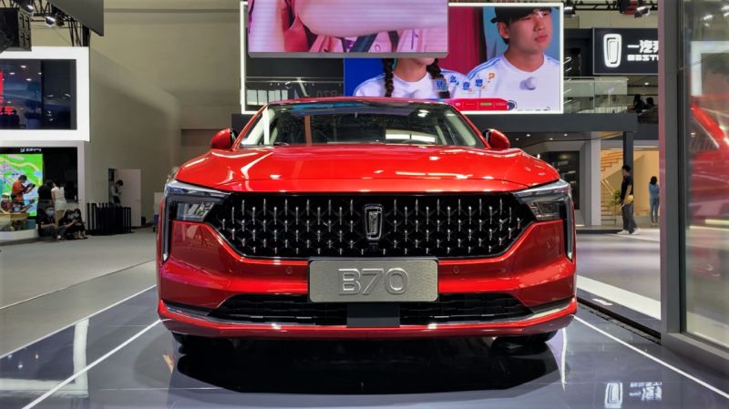 终于见到实车了！2021款奔腾B70亮相，这颜值给个不买的理由,汽车,汽车展览,好看视频