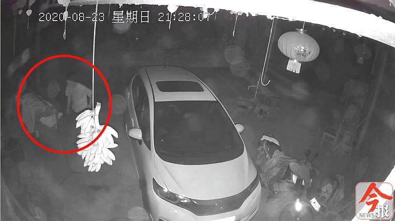 变态男”屡屡入户偷内衣裤 柳州居民忍无可忍发视频曝光社会法制好看视频