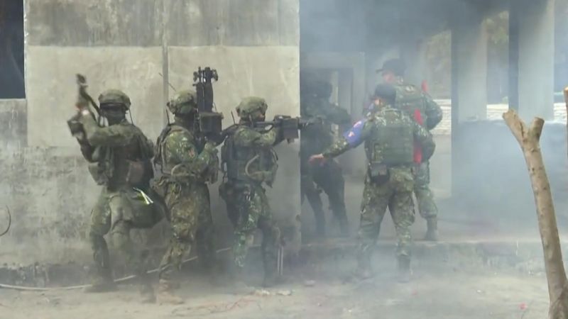 台军演练巷战“诱杀解放军”四次破门均失败，教官安慰别在意输赢,军事,军事演习,好看视频