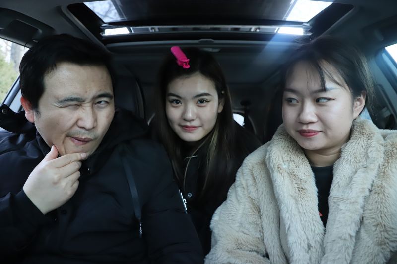 小姨子赖在家里不走，姐夫要把她介绍给自己的弟弟，结局太逗了搞笑幽默短剧好看视频
