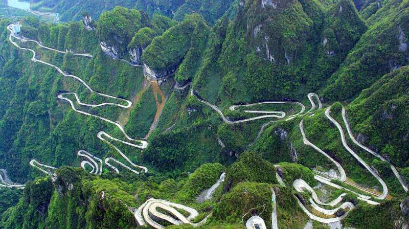 中国最危险公路,99道弯吓坏老司机,你敢去试一试吗? 旅游 旅途风光 好看视频