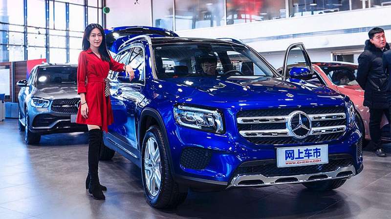 奔驰GLB到店，31万起售喷漆一块3k，1.3T的它会影响你入手吗？,汽车,车评,好看视频