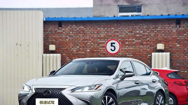 配备座椅通风加热，35万预算，雷克萨斯ES200豪华版能落地吗？,汽车,车评,好看视频