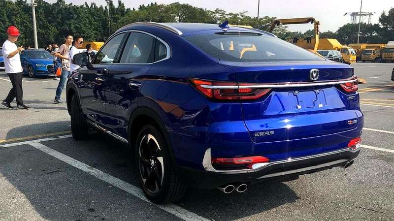 长安圆你“宝马X6”梦，14万起的CS85实车亮相，配233马力蓝鲸2.0T,汽车,车评,好看视频