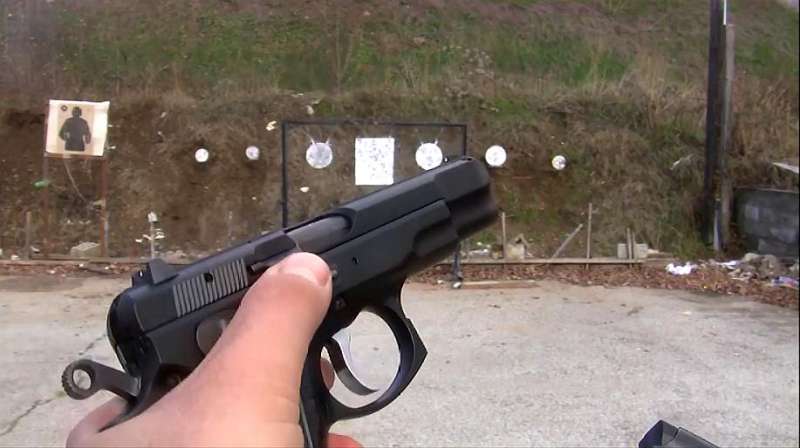 最成熟的型号捷克CZ85B手枪，弹匣加弹 靶场射击测试,军事,兵器装备,好看视频