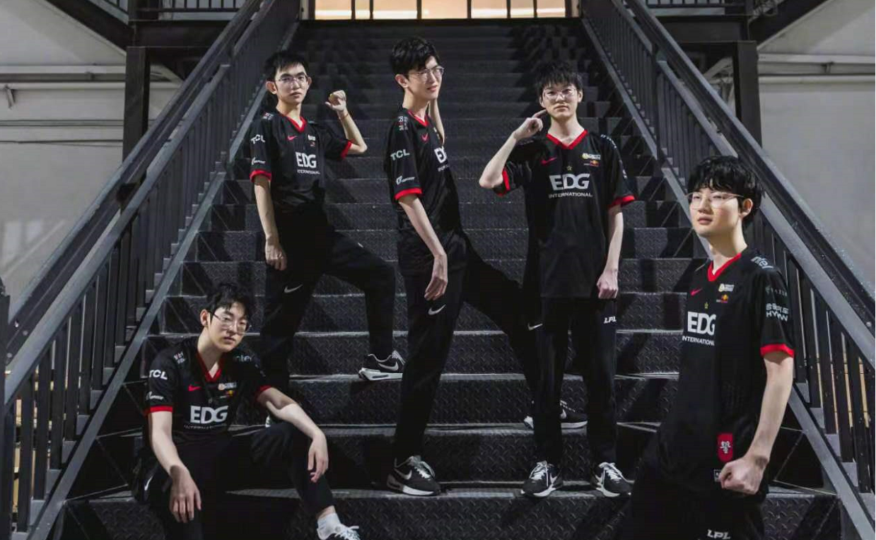 一年前的“新王”，一年后的8强，告别S12的EDG陷入了熟悉的泥淖_百科TA说