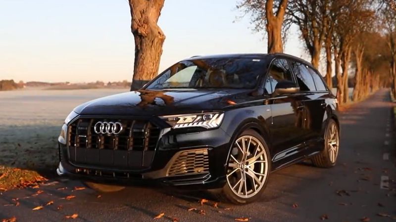 2020款奥迪Q7亮相，三联屏布局，配3.0L+8AT，破百5.7秒,汽车,车评,好看视频