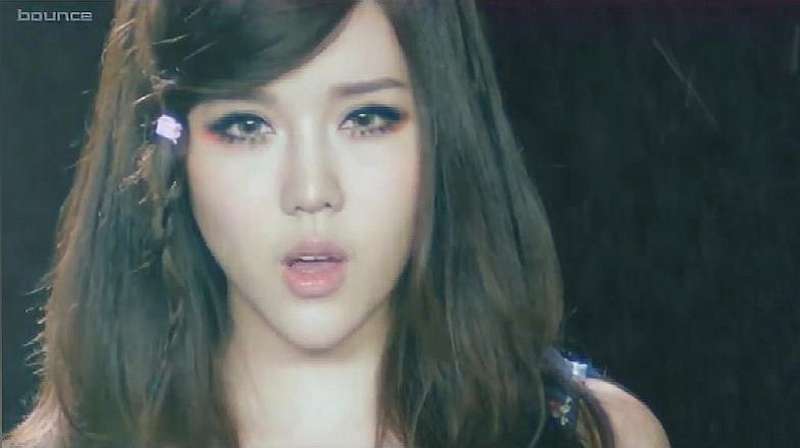 By2《不是故意》MV，颜值巅峰，这个时候两姐妹就不一样了,音乐,流行乐,好看视频