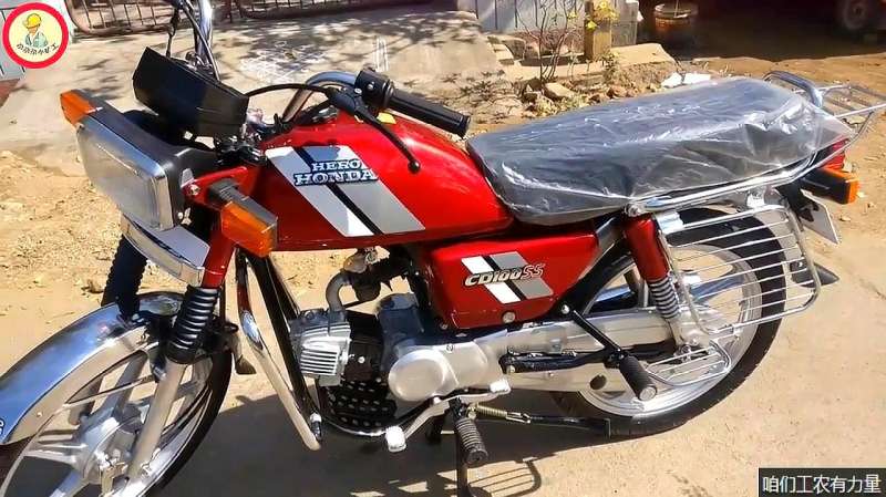 实拍在印度已停产的摩托车：Hero Honda CD100，都叫它英雄本田,汽车,汽车周边,好看视频
