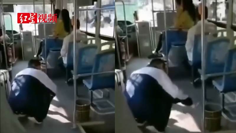 小孩公交车晕车吐一地 中学生主动蹲地拿纸擦干净社会民生好看视频